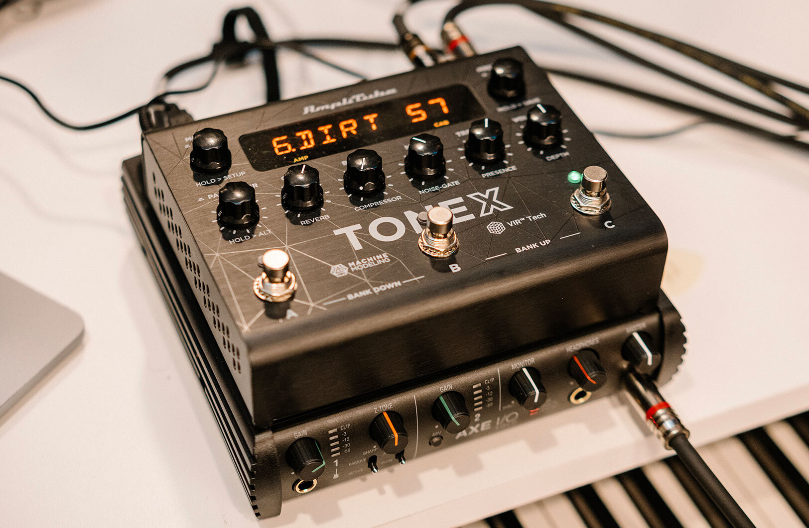 IK Multimedia : 鈴木 Daichi 秀行が体感した TONEX Pedal の魅力と活用法 | Hookup, Inc.